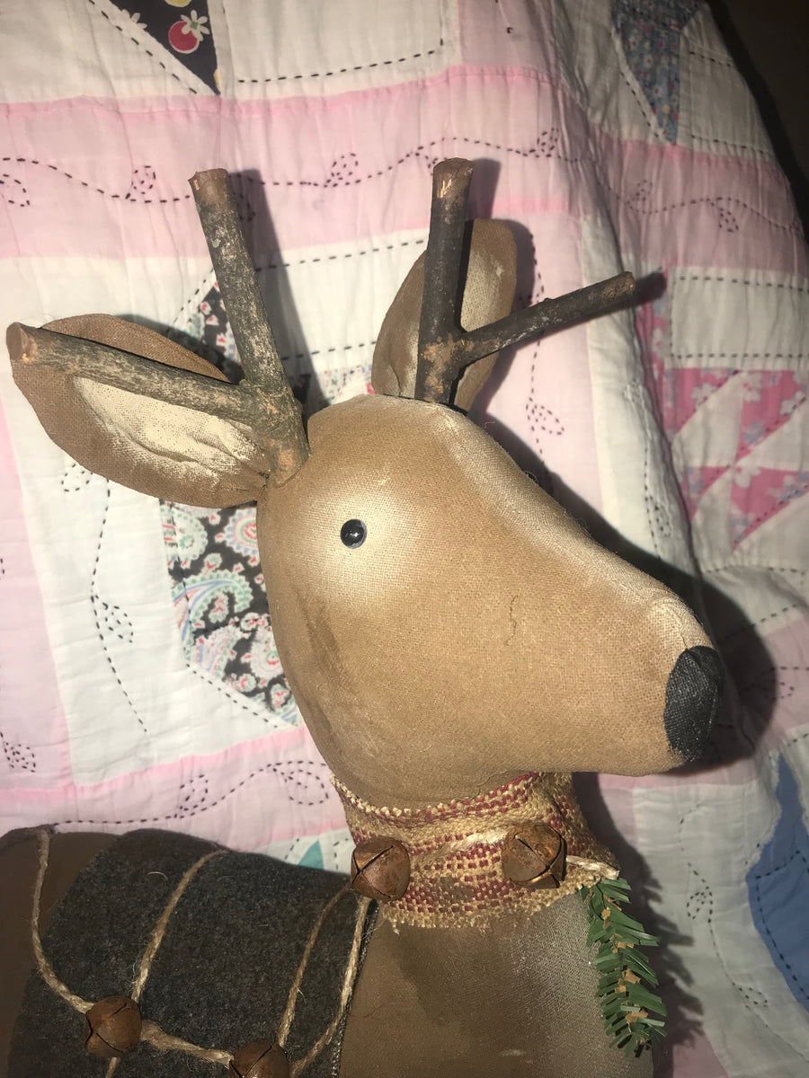 Sitting Buck Fabric Deer – The Rusty Nickel