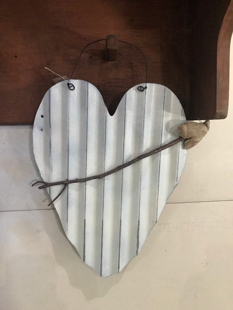 Corrugated Tin Metal Heart with Arrow – The Rusty Nickel
